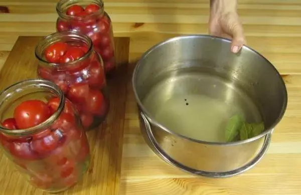 Tomatoj sen steriligo