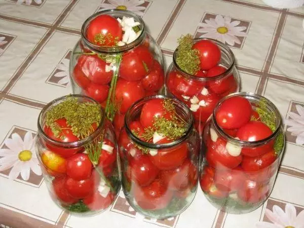 Tomater med hvidløg