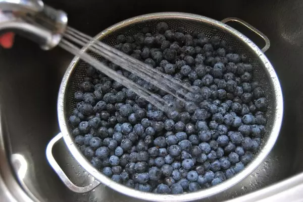 Selai blueberry dengan mint