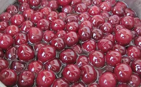 Cherry muri sirupe