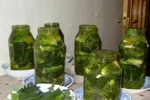 Resepte gepekelde komkommers met eikebome vir die winter in banke