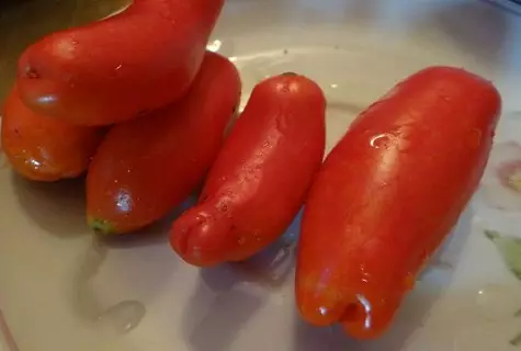 Märkä tomaattia