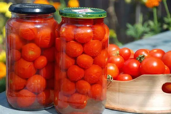Awọn ile-ifowopamọ pẹlu awọn tomati