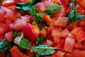 Stapsgewijze recepten voor marinaties van tomaten met munt voor de winter