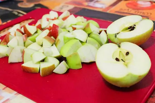 سیب کاٹنے