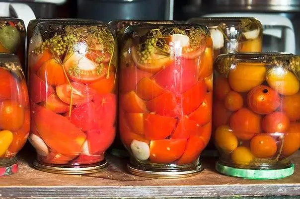 Tomatoes bongustaj