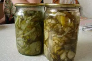 Kış için soğan ile marine edilmiş pişirme salatalıklarının ilk 5 tarifleri