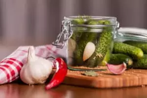Top 10 Rezepter vu pickled Gurken mat Moschter Somen fir de Wanter, mat Steriliséierung an ouni