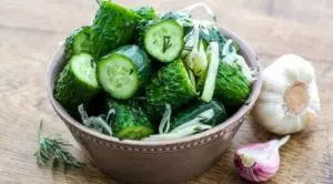 ТОП 10 смачних рецептів, як на зиму швидко замаринувати огірки