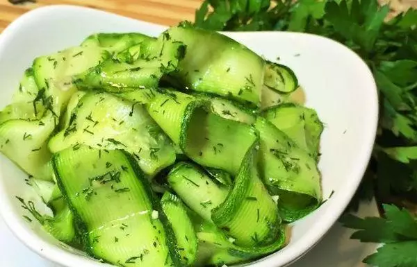 Imivimbo emincane ye-zucchini