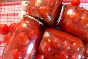 Pamusoro gumi ezvakanyanya kunyepedzera tomato mapaketi mune tomato juice yechando