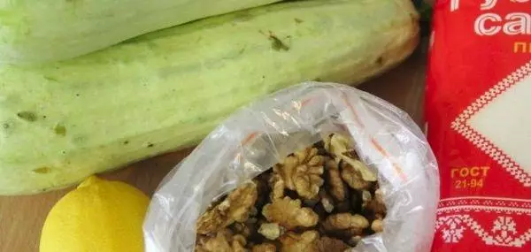 Qoz-fındıq ilə zucchini