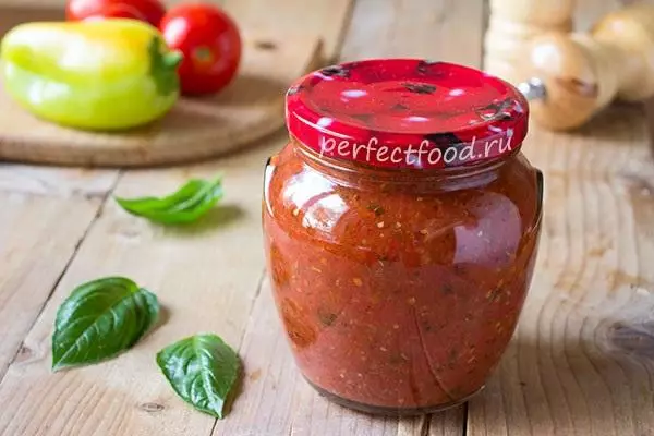 Top 17 Tomato Saŭco Receptoj de tomato hejme por vintro