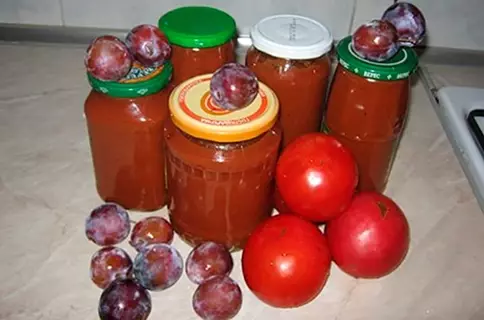 Ketchup si plums na tomato na anoghi n'ulo oba