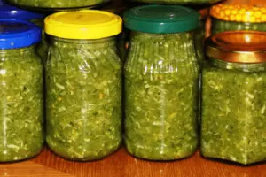 6 millors receptes adzhika de tomàquets verds "sodi" per a l'hivern