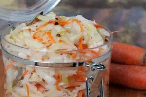 11 νόστιμες συνταγές για το μαγείρεμα οξεία λάχανο για το χειμώνα