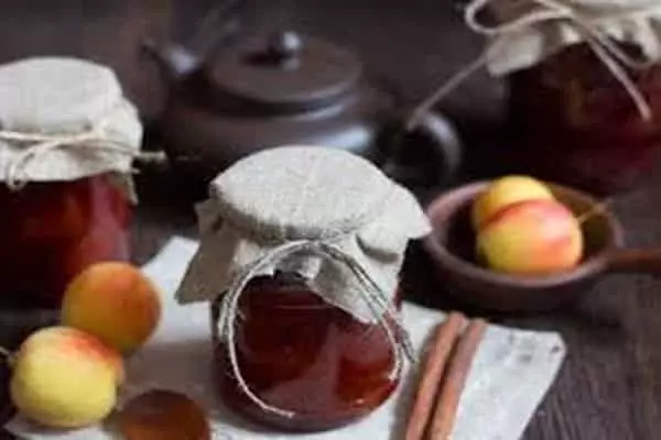 Plum sareng apel