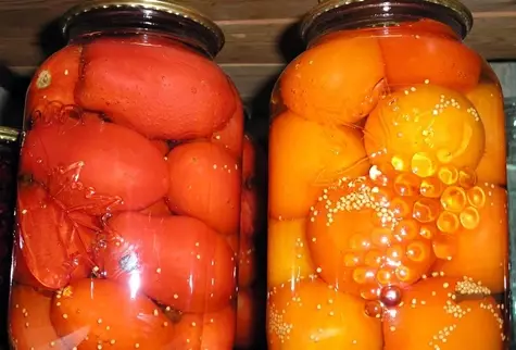 Awọn tomati pẹlu awọn irugbin eweko ni banki