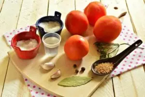Receptes konservu tomāti ar degvīnu ziemas pirkstu zudumam