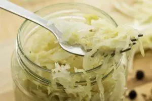 4 resep persiapan pangsaéna pikeun sauerkraut tanpa uyah