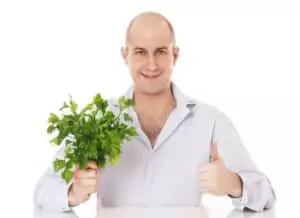 Хусусиятҳои муфид ва консерватҳои parsley барои мардон