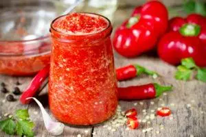 11 beste oppskrifter for matlaging Adzhika fra tomater for vinteren hjemme