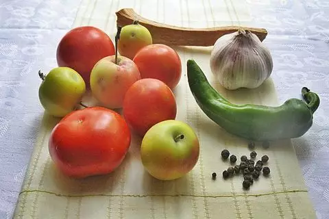 Kış parmakları lisansı için elmalı domates için tarifler