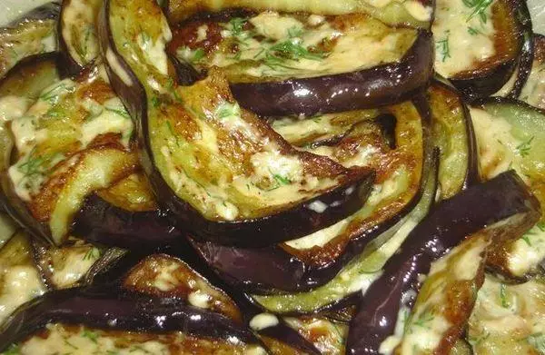 Yakarongedzwa eggplants