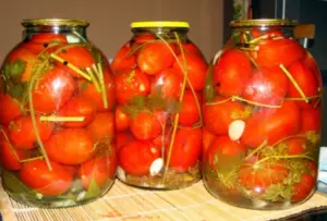 Ricetta per inscatolare pomodoro con foglie di lampone per l'inverno in banche