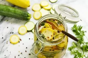 ဆောင်းရာသီအတွက် zucchini နှင့် patissons များမှရိတ်သိမ်းခြင်းအတွက်ချက်ပြုတ်နည်းများ