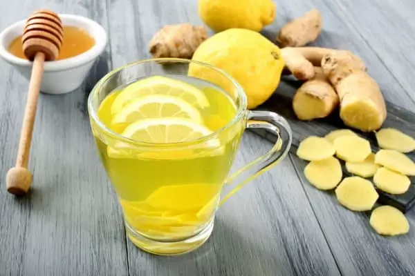 Čaj so zázvorom a citrónom