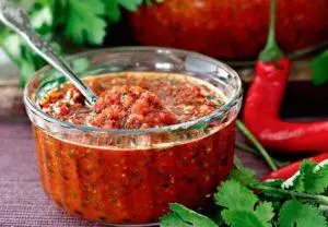 2 Plej bona recepto por fari adjika kun koriato kaj tomatoj