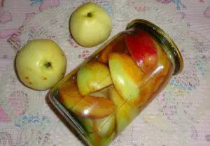 8 najboljih recepata za kuhanje jabuka u zimskom sirupu