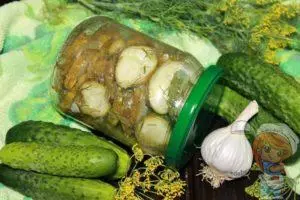 Resep terbaik dari mentimun acar dengan bawang putih untuk musim dingin dan penyimpanan mereka
