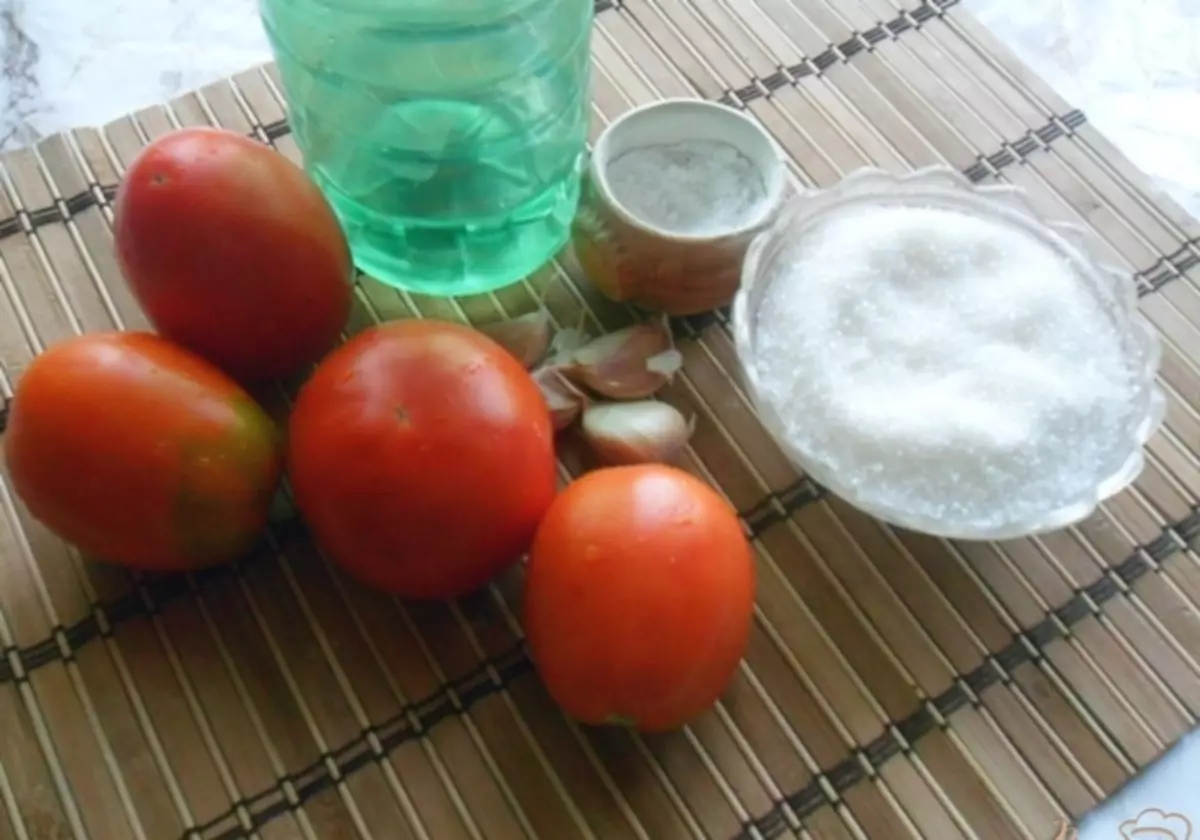 Bahan untuk tomat dengan bawang putih