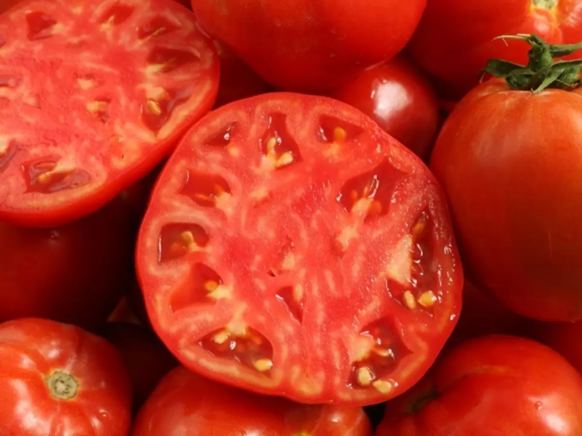 Пафтиран домат