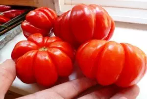 وصف وخصائص الطماطم لارينج الجمال