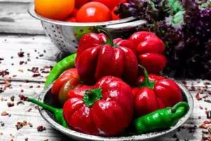 Beschrijving van de variëteiten van Peppers Ratund, Rubyne, Kolobok, Olenka (Gogoshara)