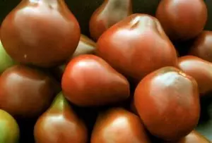 Χαρακτηριστικό και περιγραφή μιας ποικιλίας μαύρου αχλαδιού ντομάτας