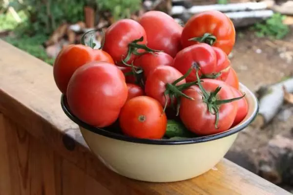 Tomat ageung: manis, anu saé sareng panén, katerangan sareng poto