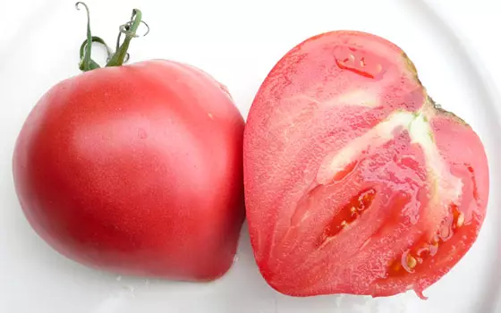 Tomaatti vaaleanpunainen sydän levy