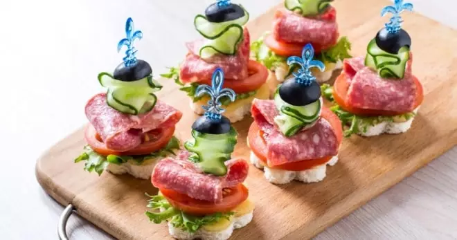 Canapes در skewers