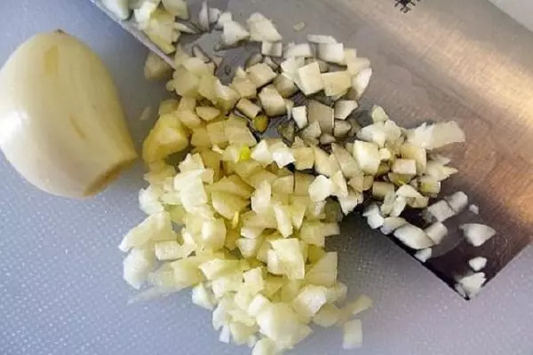 Tumia Garlic.