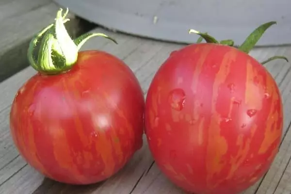 Tomat vernisazhazh.