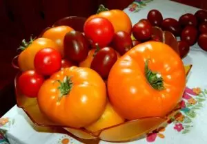 Karakteristisk og beskrivelse af den mangfoldighed af tomat orange gigant, dets udbytte