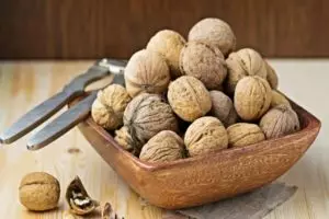 Kumaha jeung sabaraha anjeun tiasa nyimpen walnut anu dimaksud di bumi