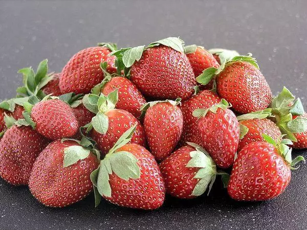 Hinog strawberry.