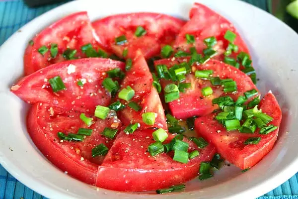 Saladi tomati