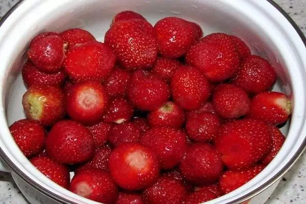 Erdbeeren in einer Schüssel