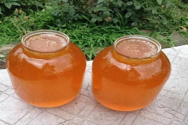 Gläser mit Honig